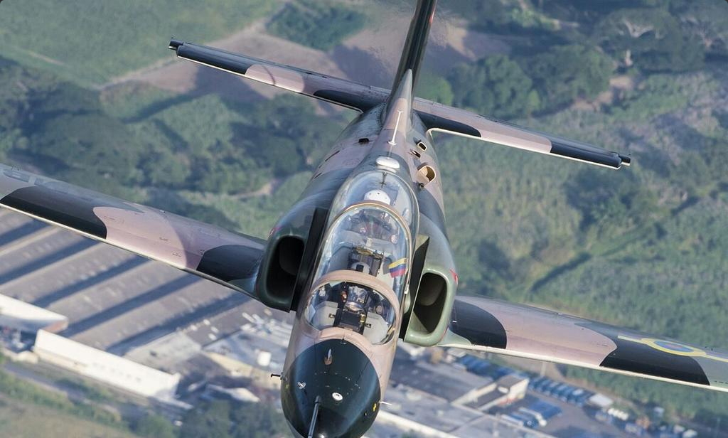 Recibe Venezuela más entrenadores Hongdu K-8W - Transponder 1200