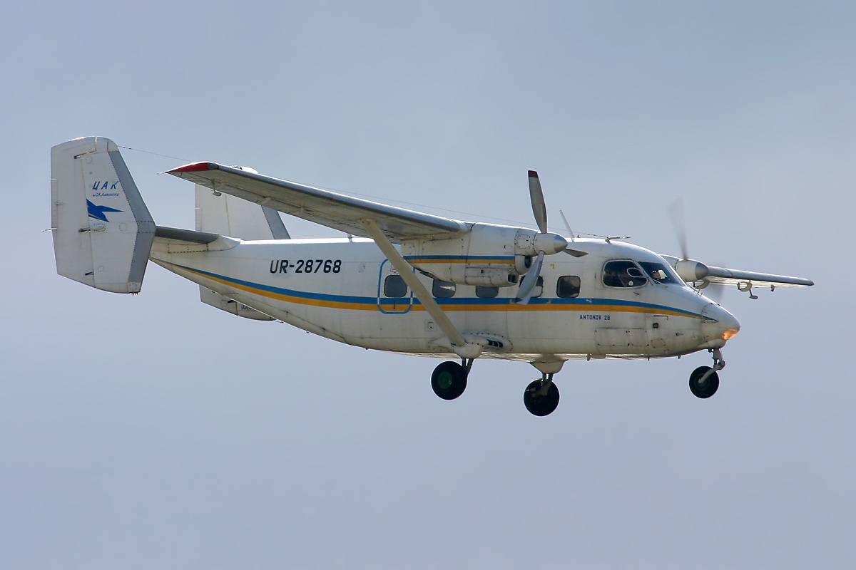 Impacta en tierra Antonov 28 en Kazajstán; cinco muertos