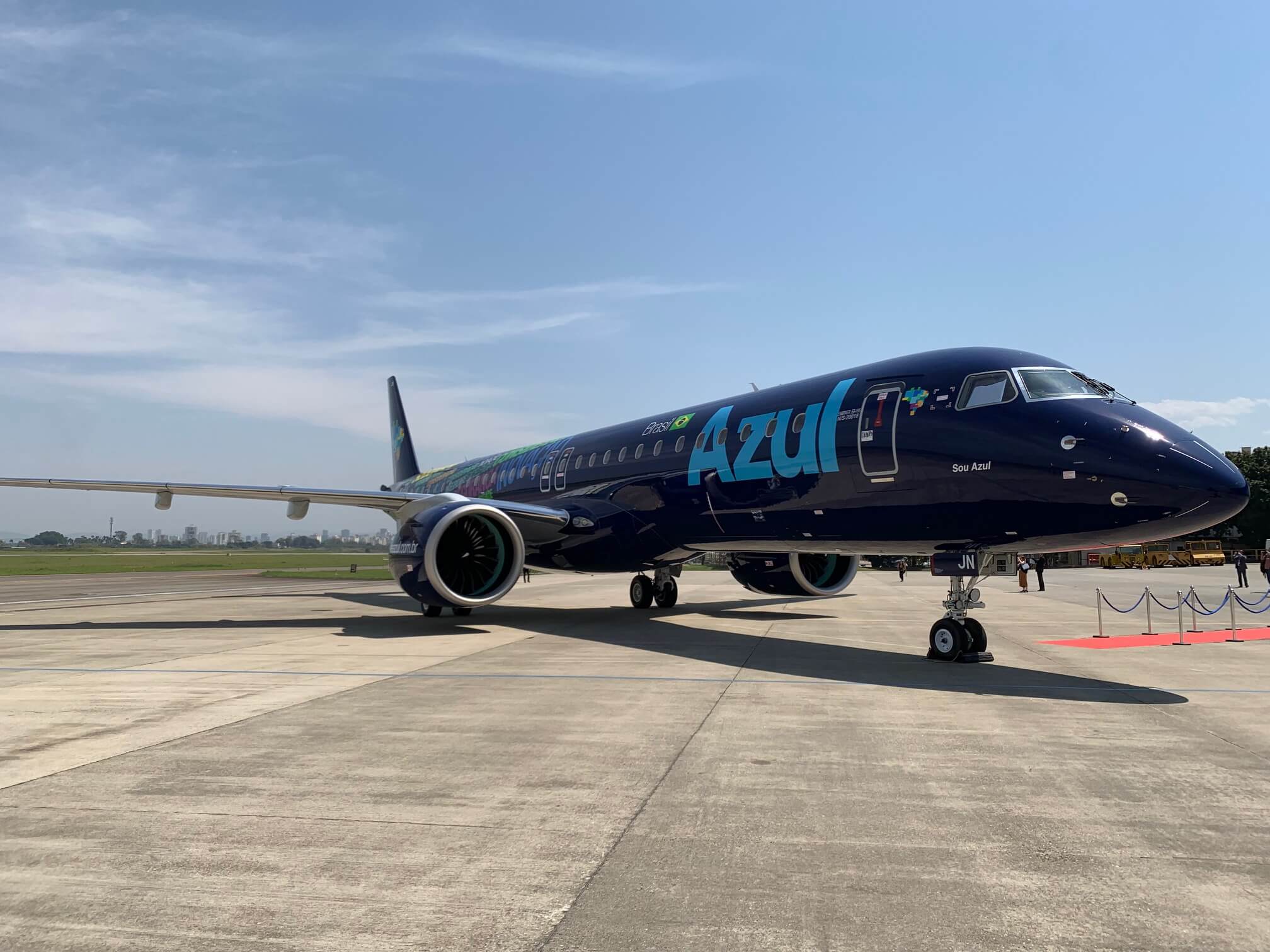 Azul despliega su primer E195-E2 en operación comercial